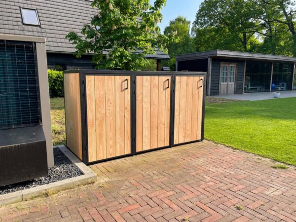 Containerberging Tresco - Drie containers - Met zwart stalen frame ...