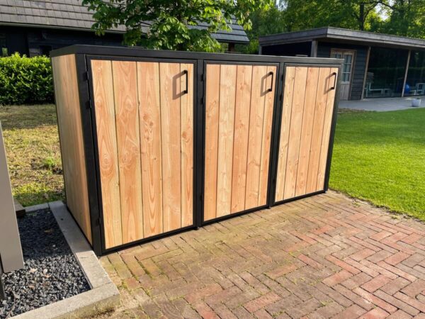 Containerberging Tresco - Drie containers - Met zwart stalen frame ...