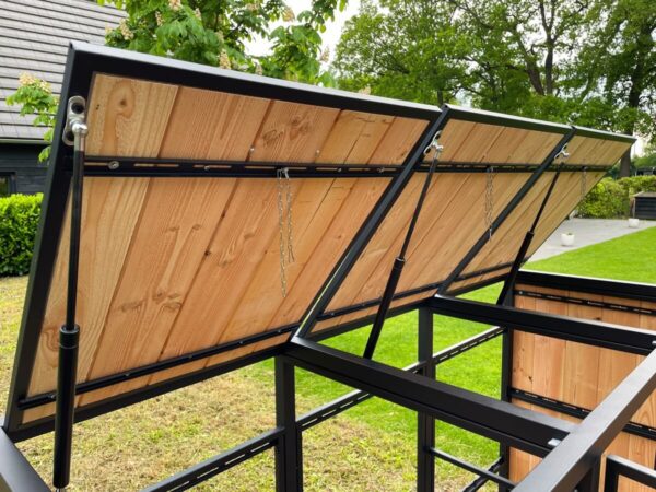 Containerberging Tresco - Drie containers - Met zwart stalen frame ...